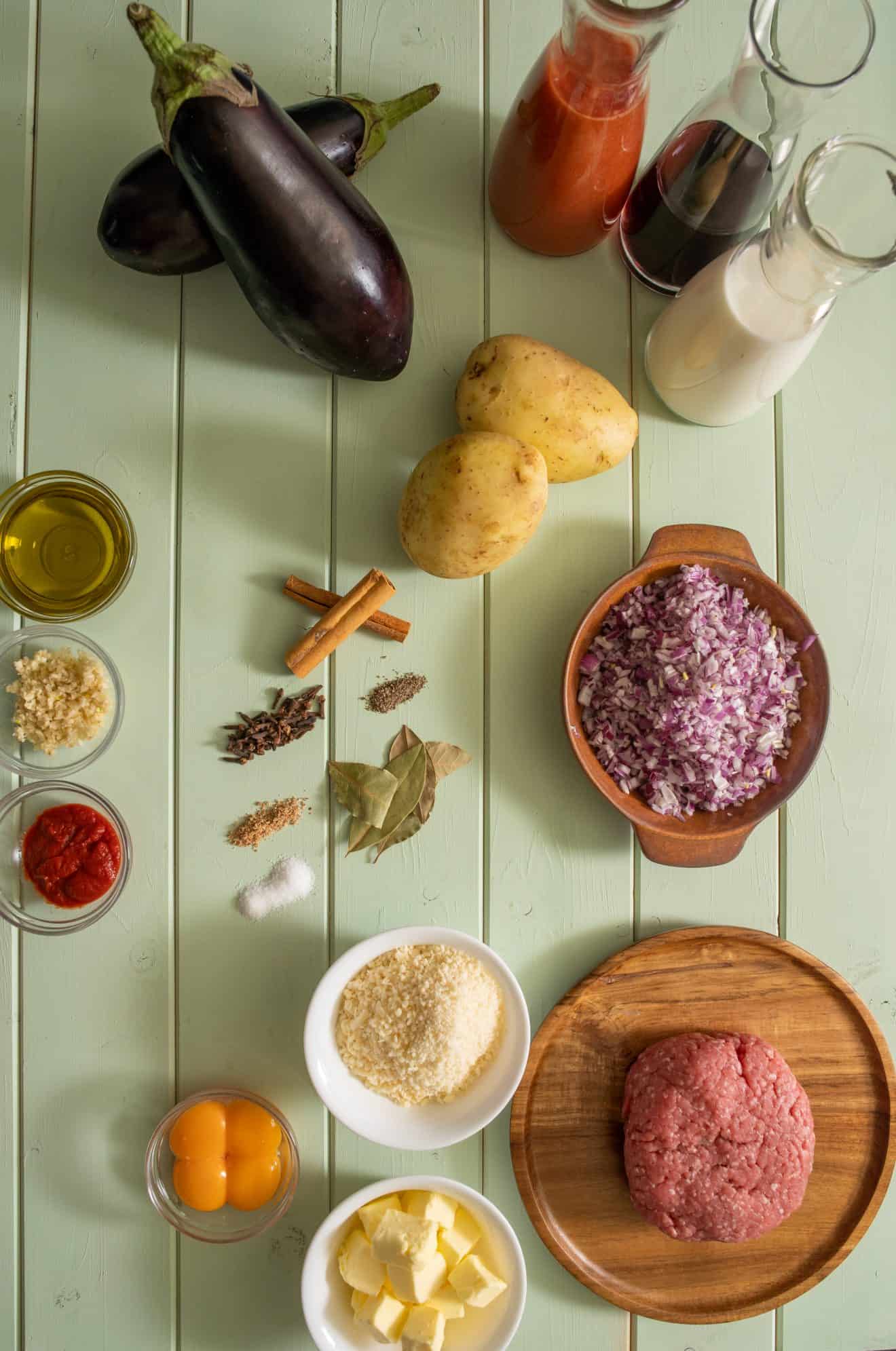 Traditional Moussaka recipe with eggplants (aubergines) and potatoes ...