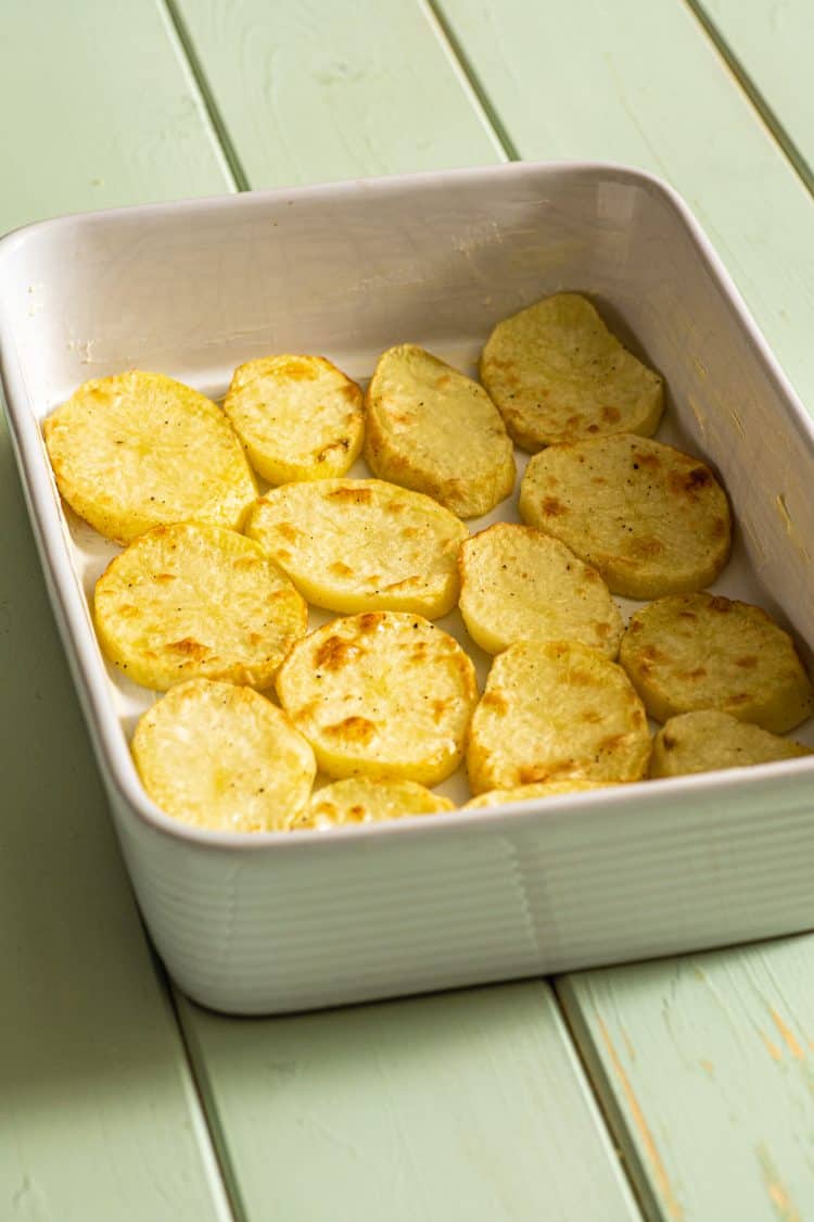 Traditional Moussaka recipe with eggplants (aubergines) and potatoes ...