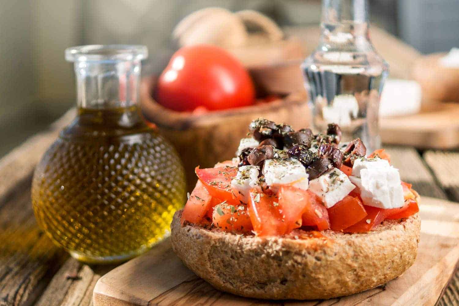 Traditional Cretan Ntakos / Dakos recipe (Rusks with tomatoes and feta ...