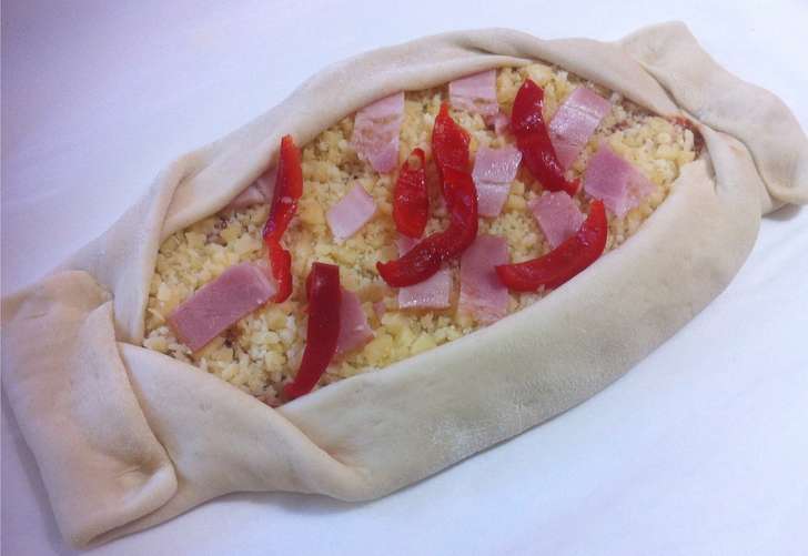 Boat shaped Greek Pizza recipe (Peinirli or Peynirli) - My Greek Dish