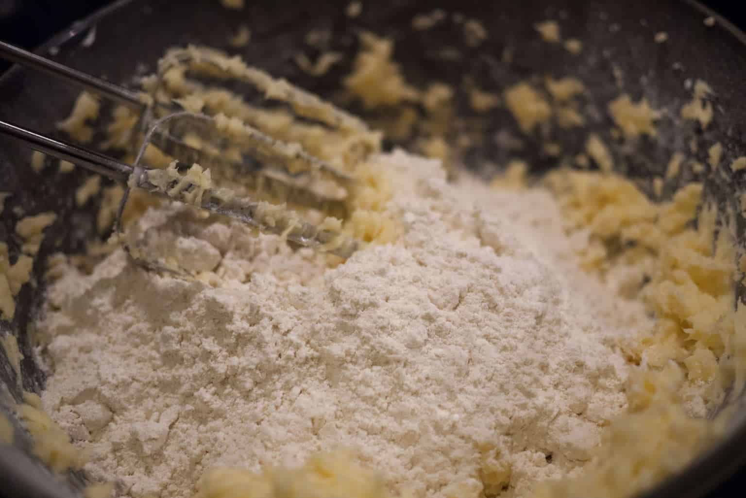 Easiest Homemade Kourabiedes recipe (Christmas Greek Butter Cookies ...