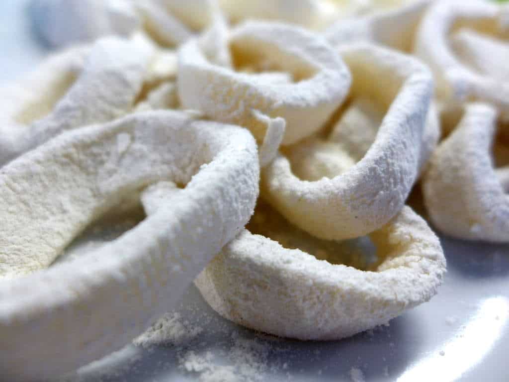 Crispy Fried Calamari recipe (Kalamarakia Tiganita) - My Greek Dish