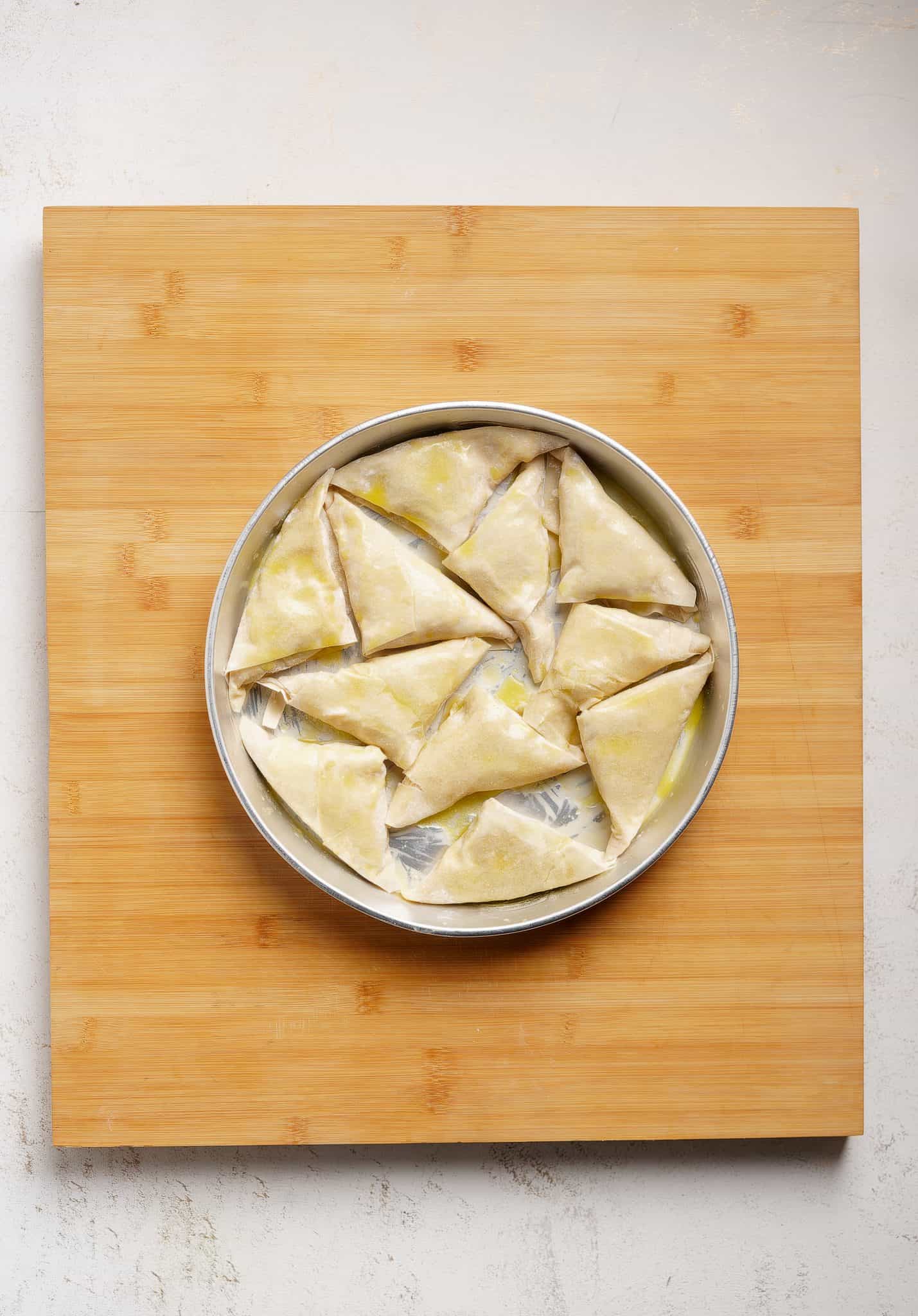 Mini Spanakopita Triangles Recipe (Spanakopitakia / Greek spinach ...
