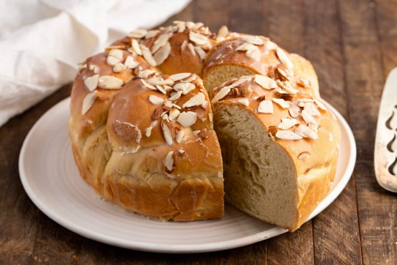 Vasilopita Tsoureki recipe (Greek New Years Bread/ Vasilopita bread ...