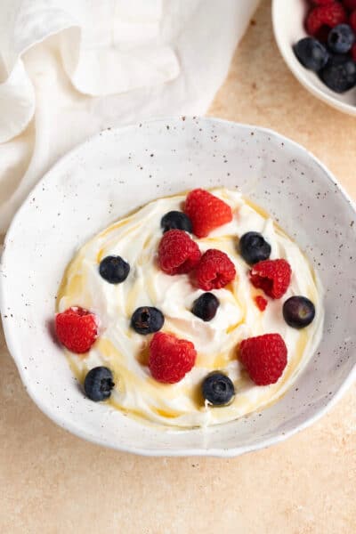 How to make Greek Yogurt (Homemade Greek Yogurt recipe) - My Greek Dish